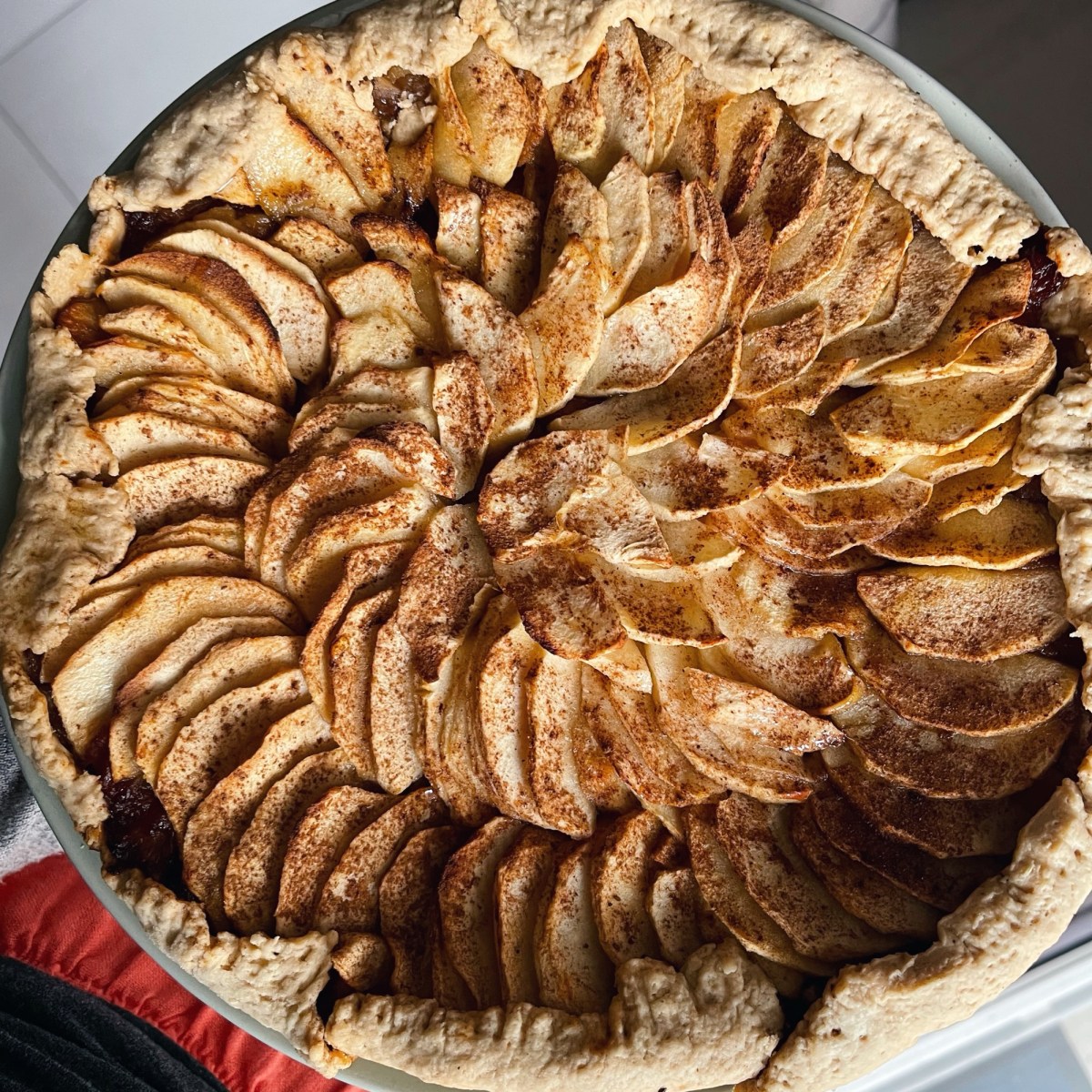 Heartwarming Rustic Apple Pie – Garance Galore